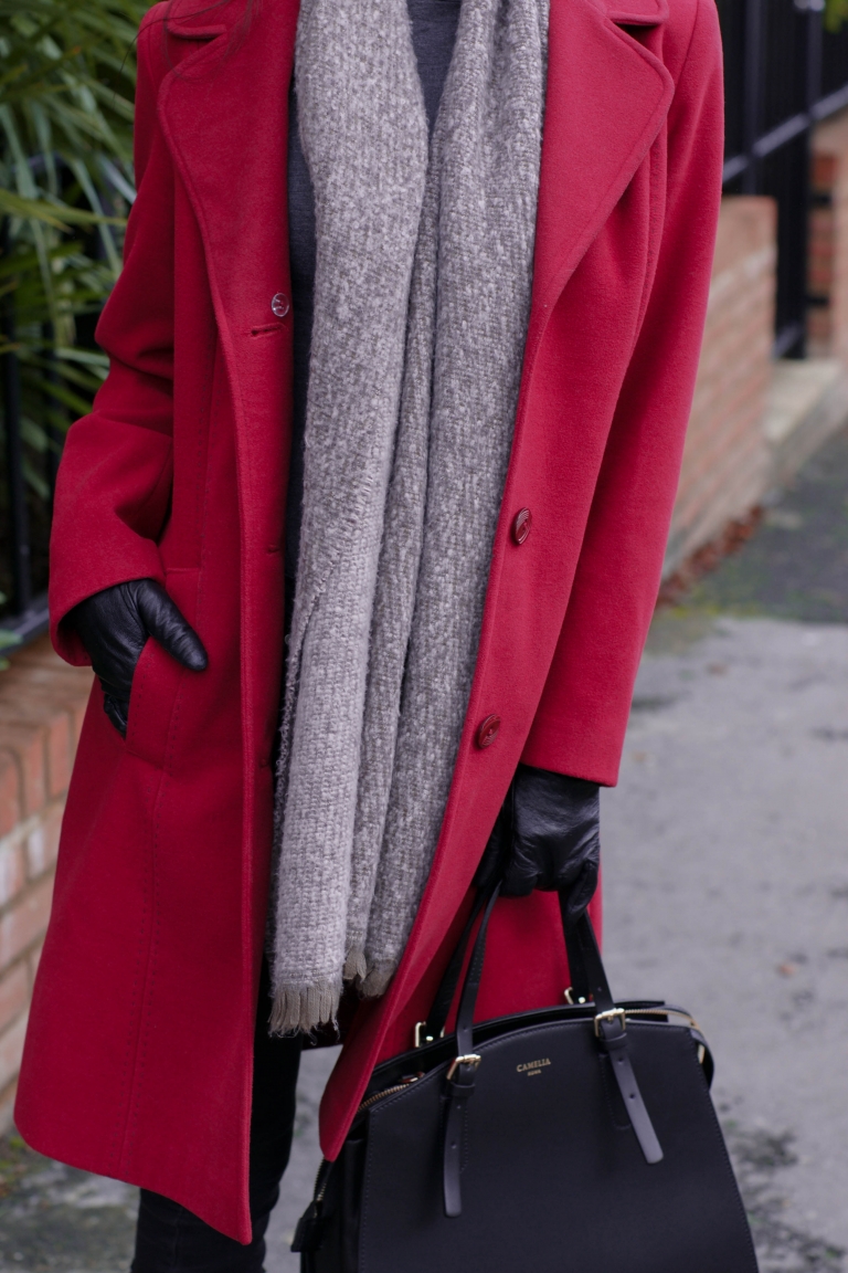 4 Reasons To Get A Red Coat This Christmas - BRONDEMA