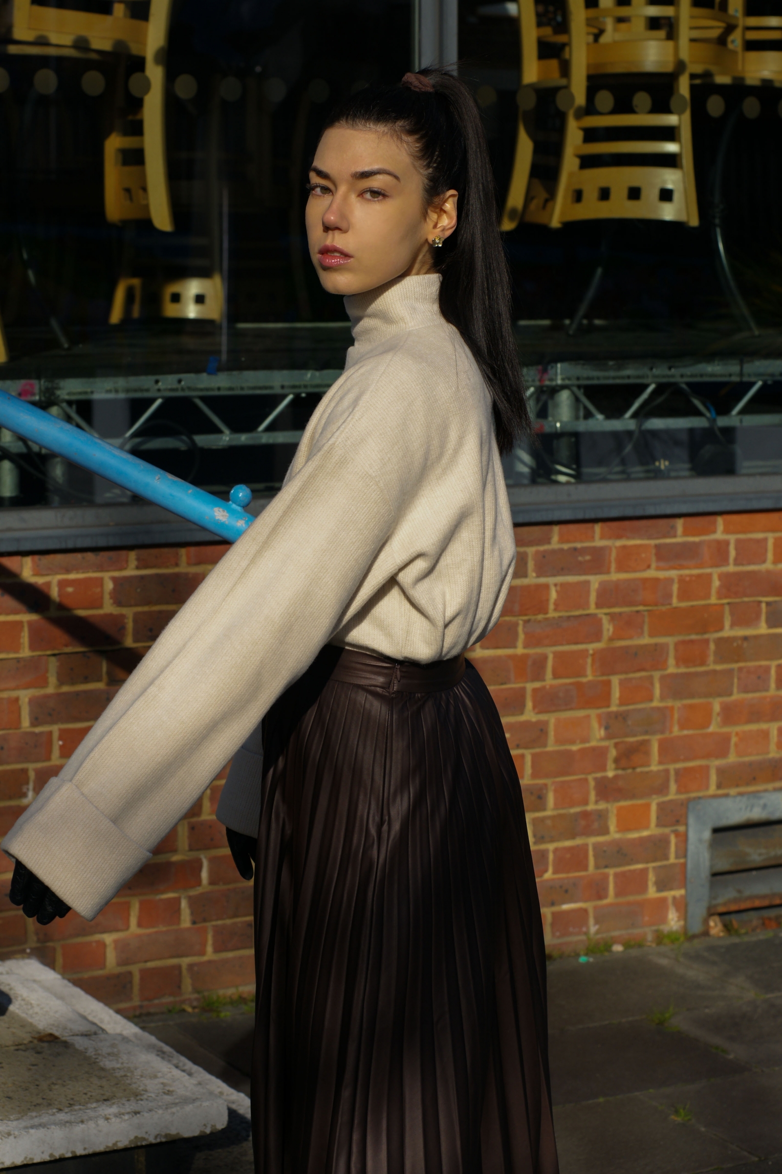 3 Reasons To Get A Leather Pleated Skirt - BRONDEMA