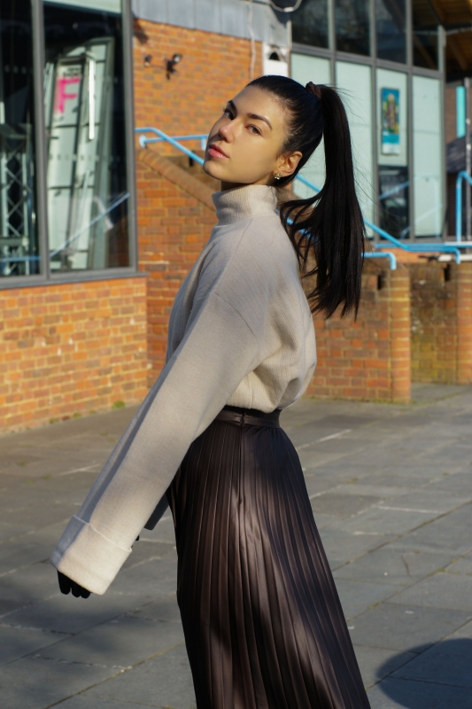 3 Reasons To Get A Leather Pleated Skirt - BRONDEMA