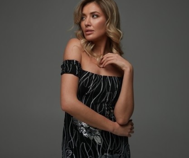 3 Off-The-Shoulder Top Styles You Need To Try - BRONDEMA